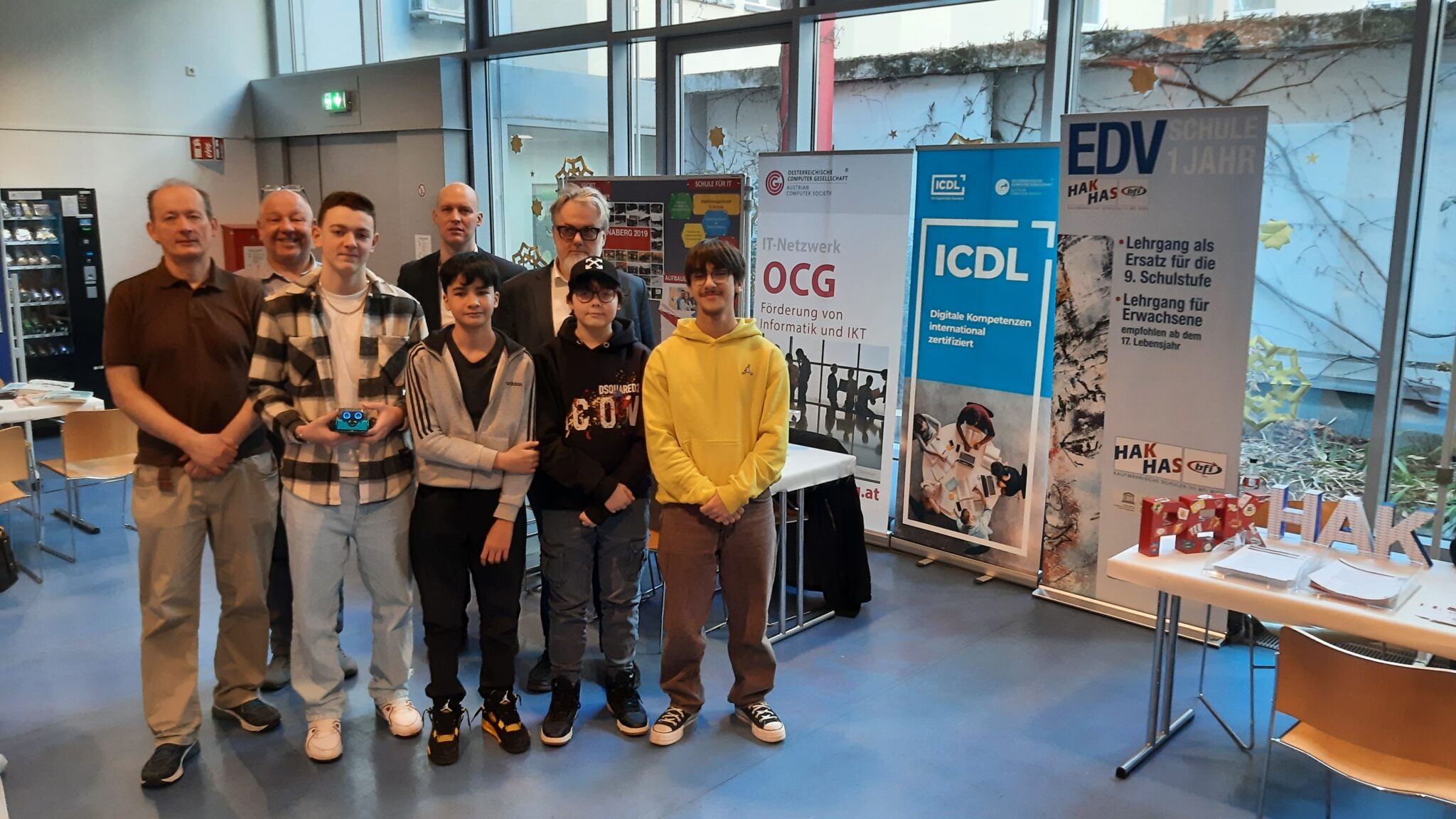 IT-Schule BFI @Tag der offenen Tür BFI #MBot2 #IT-Career #Generative AI - Kaufmännische Schulen ...