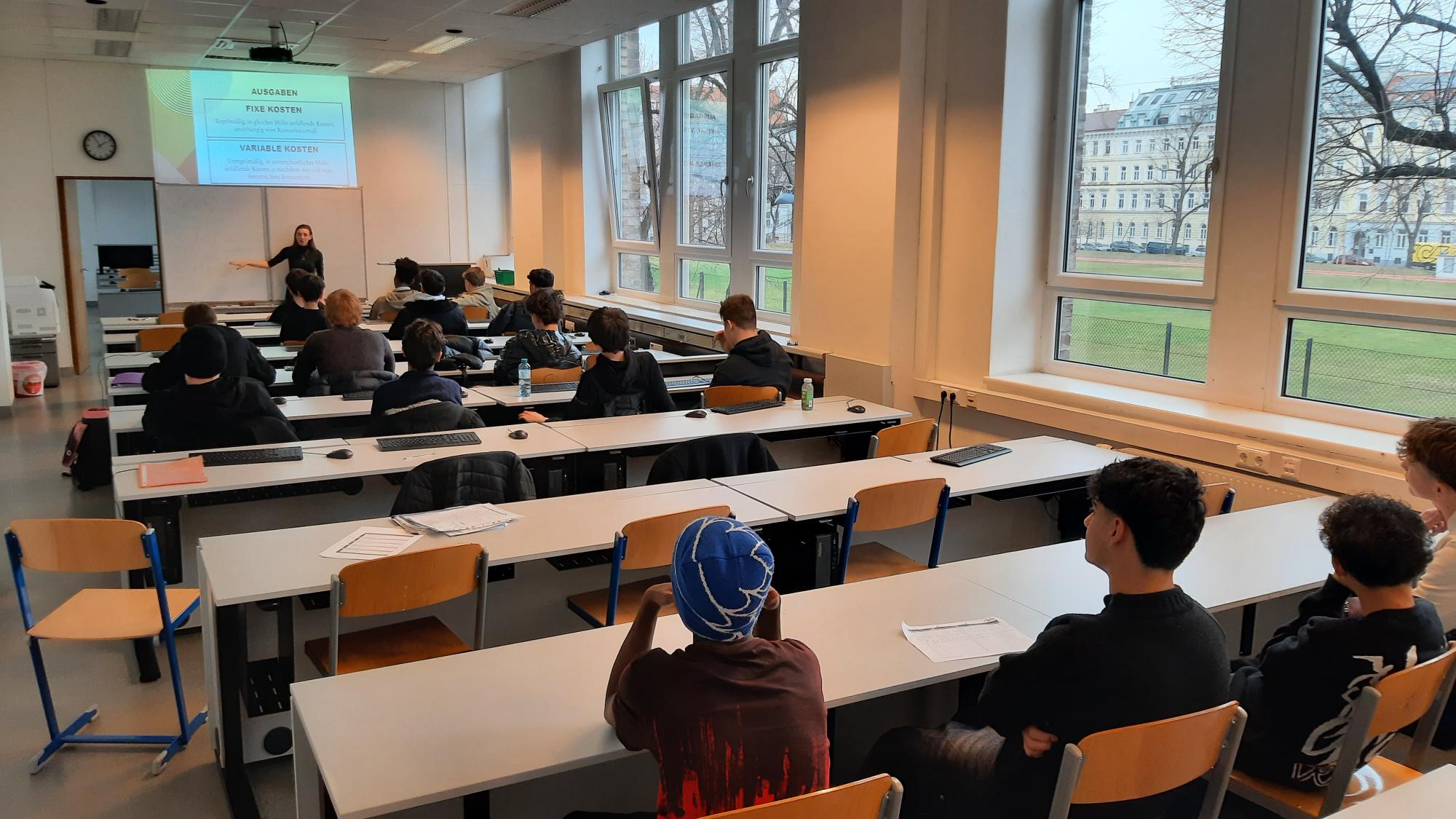 Finanzbildungscoaches der WU Wien an der IT-Schule (HAK/HAS BFI Wien) - Kaufmännische Schulen ...